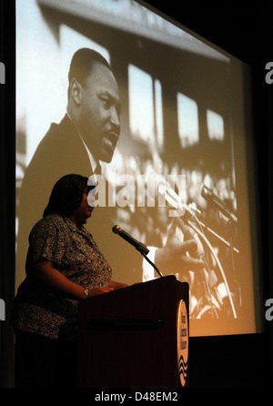 Tracy Harris speaks at an MLK rememberance. (8410210917 Stock Photo - Alamy