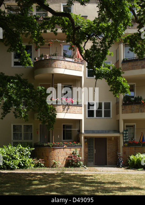 Siemensstadt housing, designed by Hugo Haring in 1929, is an important ...
