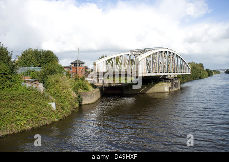 Northwich Road Swing Bridge on the Manchester Ship Canal from the ...