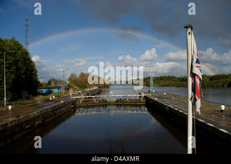 M60 Bridge over the Manchester Ship Canal from Barton Bridge ...