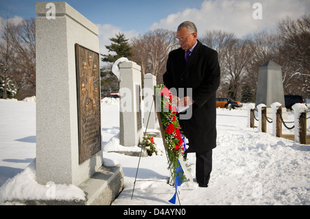 NASA holds a Day of Remembrance ceremony at Arlington National Cemetery ...