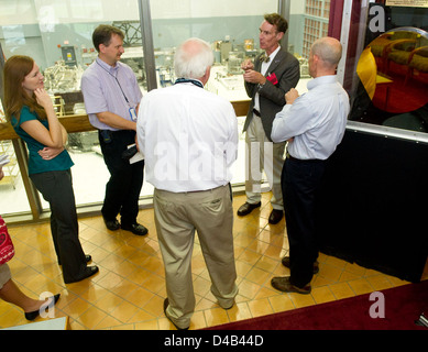 Bill Nye, the Science Guy, visits NASA's Goddard Space Flight Center to ...