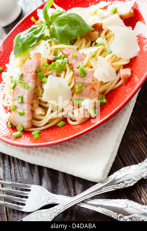 Spaghetti with bacon and cheese Stock Photo - Alamy