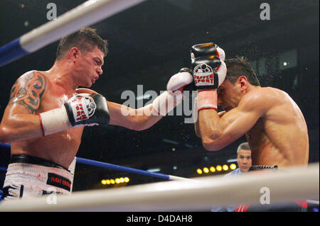 Australian contender Jamie Pittman (L) cannot land a hit on German WBA ...