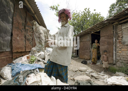 (dpa file) - The picture shows a slum in the capital Luanda, Angola, 20 ...