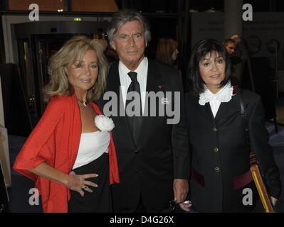 Marie Versini, Pierre Brice in "Winnetou und sein Freund Old Firehand ...