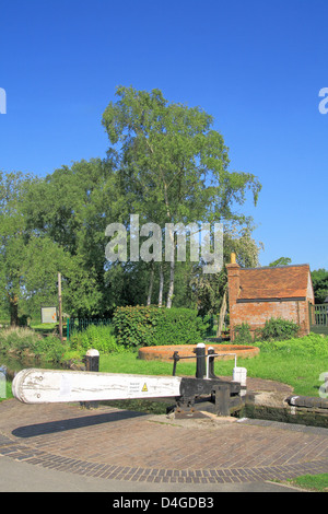 Kinver Lock on the Staffordshire and Worcestershire Canal. UK Stock ...