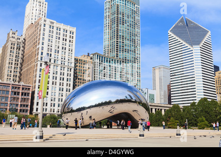 Millennium Park, The Cloud Gate steel sculpture by Anish Kapoor ...