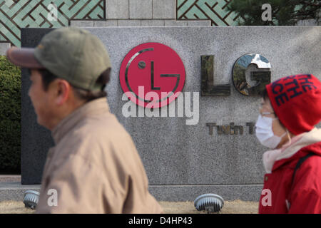 South Korea: LG headquarter (LG Twin Towers) in Seoul Stock Photo - Alamy