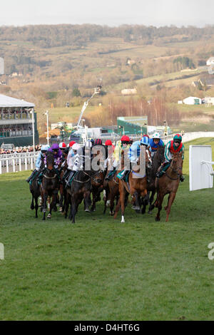 Runners and riders during the Weatherbys Racing Bank Handicap Hurdle at ...