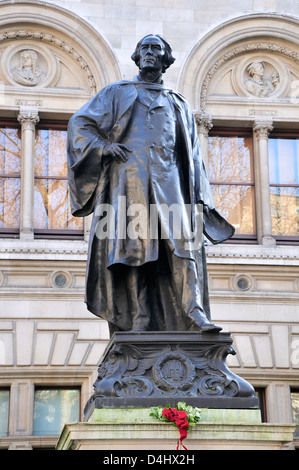 Thomas Brock Statue of actor Sir Henry Irving Charing Cross Road ...