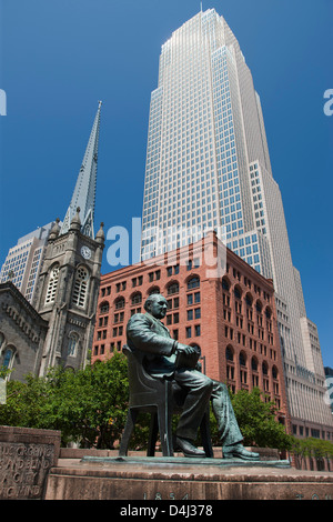 MAYOR TOM JOHNSON STATUE PUBLIC SQUARE DOWNTOWN CLEVELAND OHIO USA ...