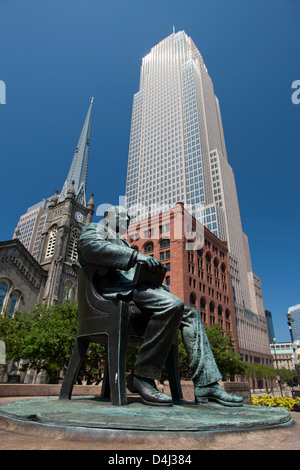 MAYOR TOM JOHNSON STATUE PUBLIC SQUARE DOWNTOWN CLEVELAND OHIO USA ...