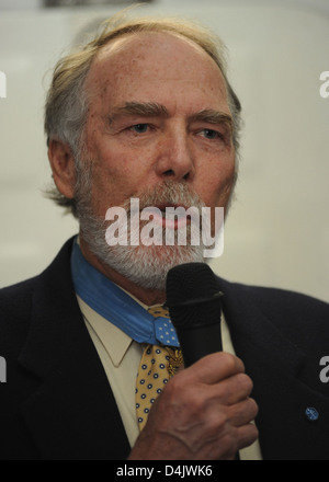 U.S. Coast Guard Cutter Douglas Munro (WHEC 724) and U.S. Coast Guard ...