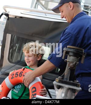 Members of the New York National Guard's 24th Civil Support Team train ...