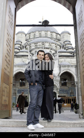 Actor Erol Sander (2-L) as Mehmet Oezakin and director Michael Kreindl ...