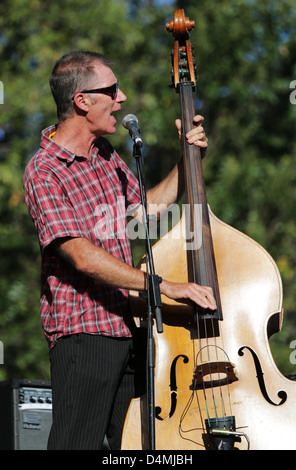 Elmo Reed of the independent Australian band The Gadflys Stock Photo ...