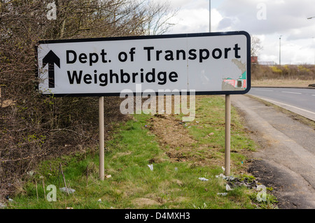 Sign for a weighbridge Stock Photo - Alamy