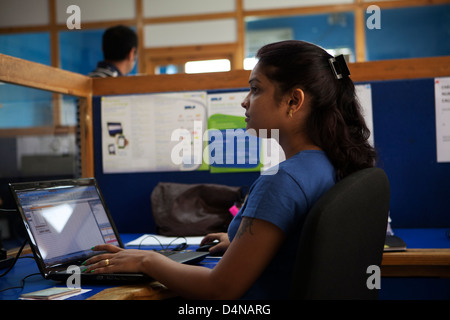 inside an Indian call-centre office Stock Photo - Alamy