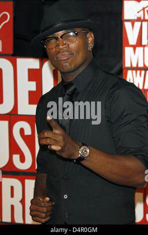 Singer Ne-Yo arrives at the MTV Video Music Awards at Staples Centre in ...