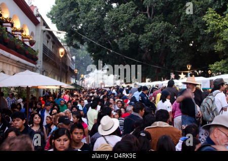 Long lines for Noche de Rabanos / Night of the Radishes, December 23 ...