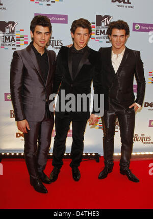 Kevin Jonas, Joe Jonas and Nick Jonas members of the American pop rock ...