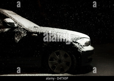 Winter driveway covered in snow Stock Photo - Alamy