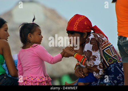 Kuna indian in Panama City, Panama Stock Photo - Alamy