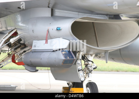 Sniper targeting pod on a F-16 of the U.S. Air Force Stock Photo - Alamy