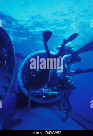 The crew of the U.S. Navy deep submergence vehicle TURTLE (DSV 3 ...