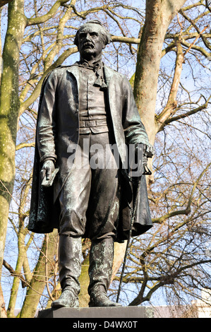 Statue of Sir John Lawrence, Waterloo Place, London, UK Stock Photo - Alamy