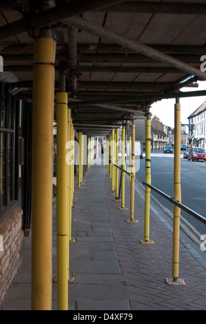 Scaffolding with foam safety protection for pedestrians Stock Photo - Alamy