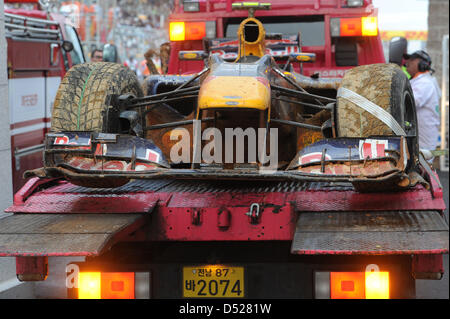 breakdown of formula one race car on speed track Stock Photo - Alamy