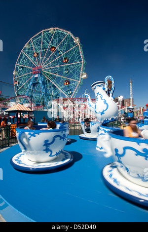 TEA CUP RIDE DENO'S WONDER WHEEL AMUSEMENT PARK CONEY ISLAND BROOKLYN ...