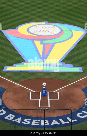 The WBC trophy, MARCH 19, 2013 - WBC : World Baseball Classic 2013 ...