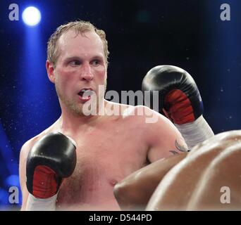 Finish boxer Robert Helenius in action against British boxer Michael ...