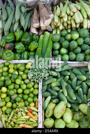 Cambodian green vegetables at the fresh produce market near ...