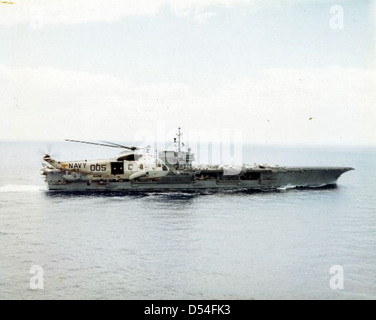 USS Constellation (CV 64), a Kitty Hawk-class aircraft carrier, served ...