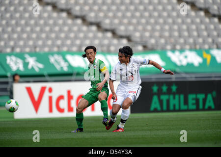(L to R) Kazunoro Iio (Verdy), Hideaki Kitajima (Roasso), MARCH 24 ...