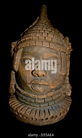 Benin bronze mask Stock Photo - Alamy