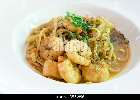 scallops cooked in a pan with cream Stock Photo - Alamy
