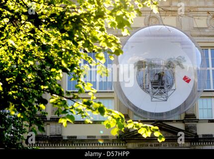 The installation 'Climate Capsule Oasis No7' ('Klimakapsel Oase 7 ...