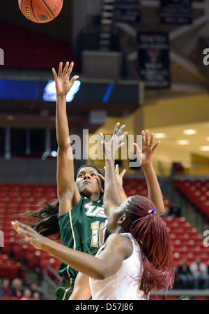 South Florida Bulls guard Courtney Williams (10) and LSU Tigers forward ...