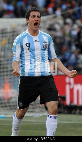 Argentina's Gonzalo Higuain (C) celebrates scoring the 2-0 as South ...