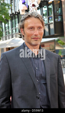 Danish actor Mads Mikkelsen with his CineMerit Award, Korean director ...
