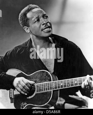 JOSH WHITE (1914-1969) US singer with daughters Beverly at left and ...