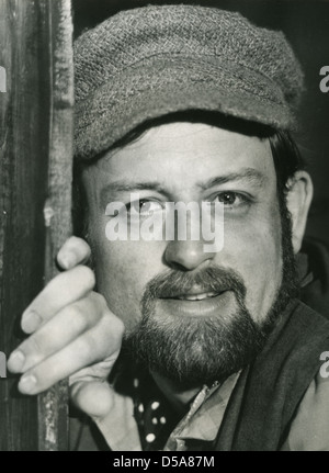 ROGER WHITTAKER kenyan singer-songwriter with wife Natalie about 1980 ...