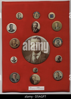 A collection of campaign buttons from Theodore Roosevelt's 1912 ...
