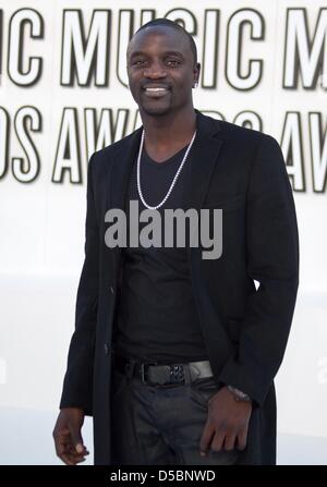 Singer Akon attends the 2010 MTV Video Music Awards at the Nokia ...