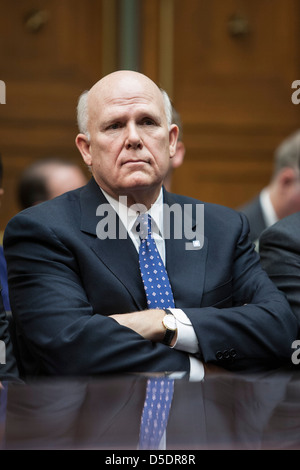 Daniel F. Akerson, chairman and chief executive officer of General ...